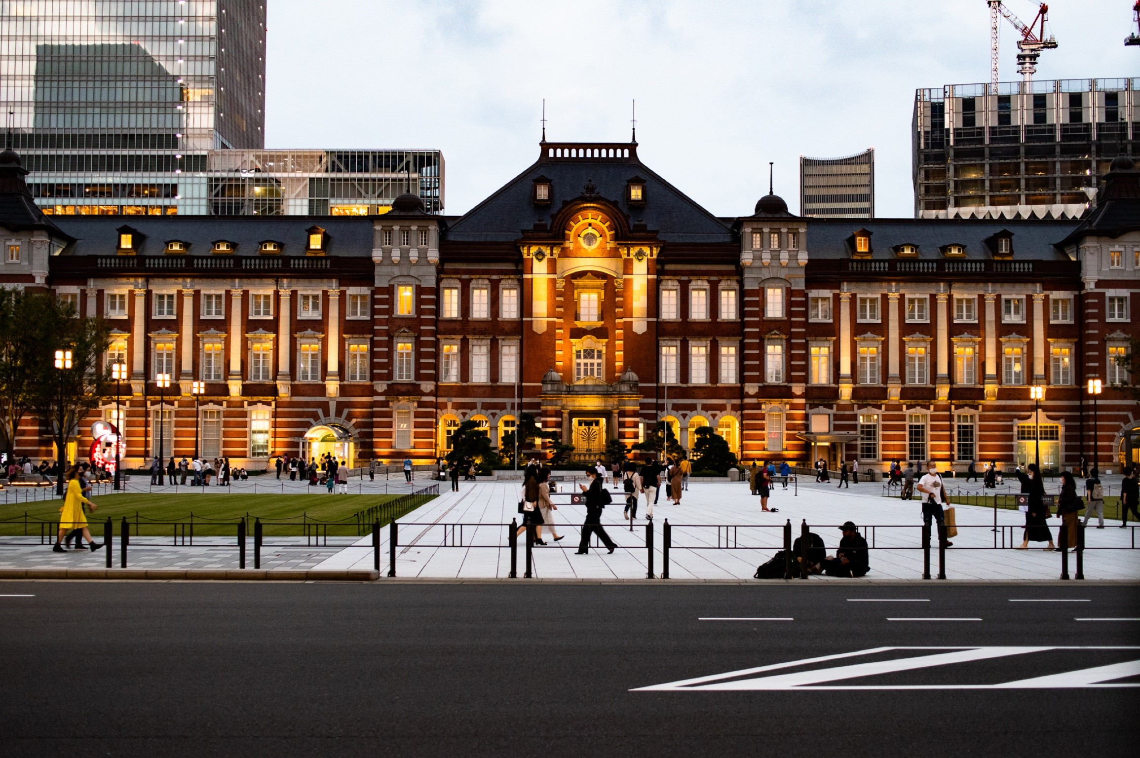雨の東京駅が幻想的すぎた！？東京駅で絶景を撮影する方法！ | とりちのIT備忘録